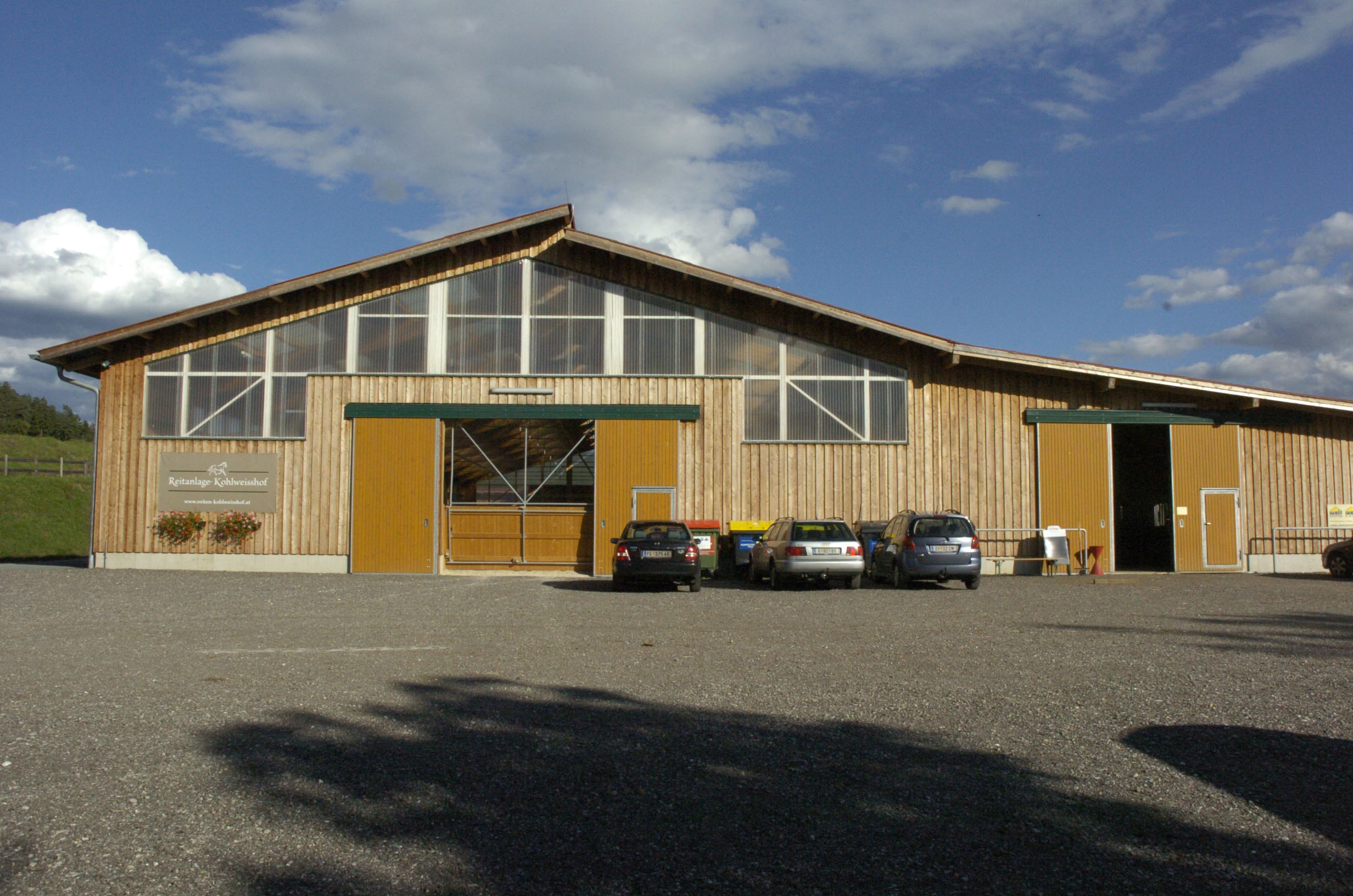 Reitstall Außenansichten : Reitanlage Kohlweisshof